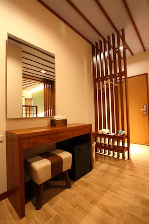 Quarto duplo standard, várias camas, para não fumantes (101) | Sala de estar | TV LED