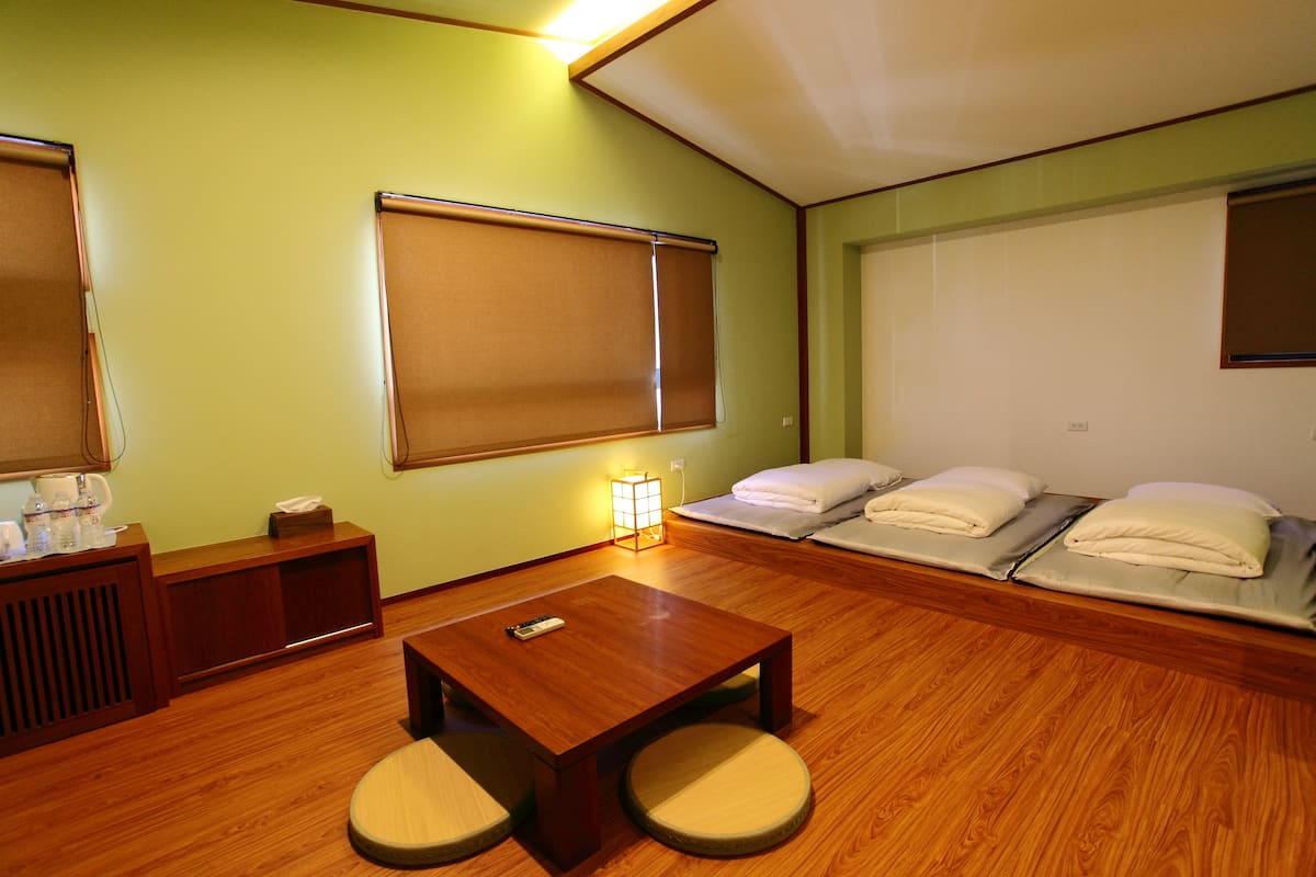Quarto triplo standard, várias camas, para não fumantes (201) | Escrivaninha, cortinas blackout, quartos à prova de som