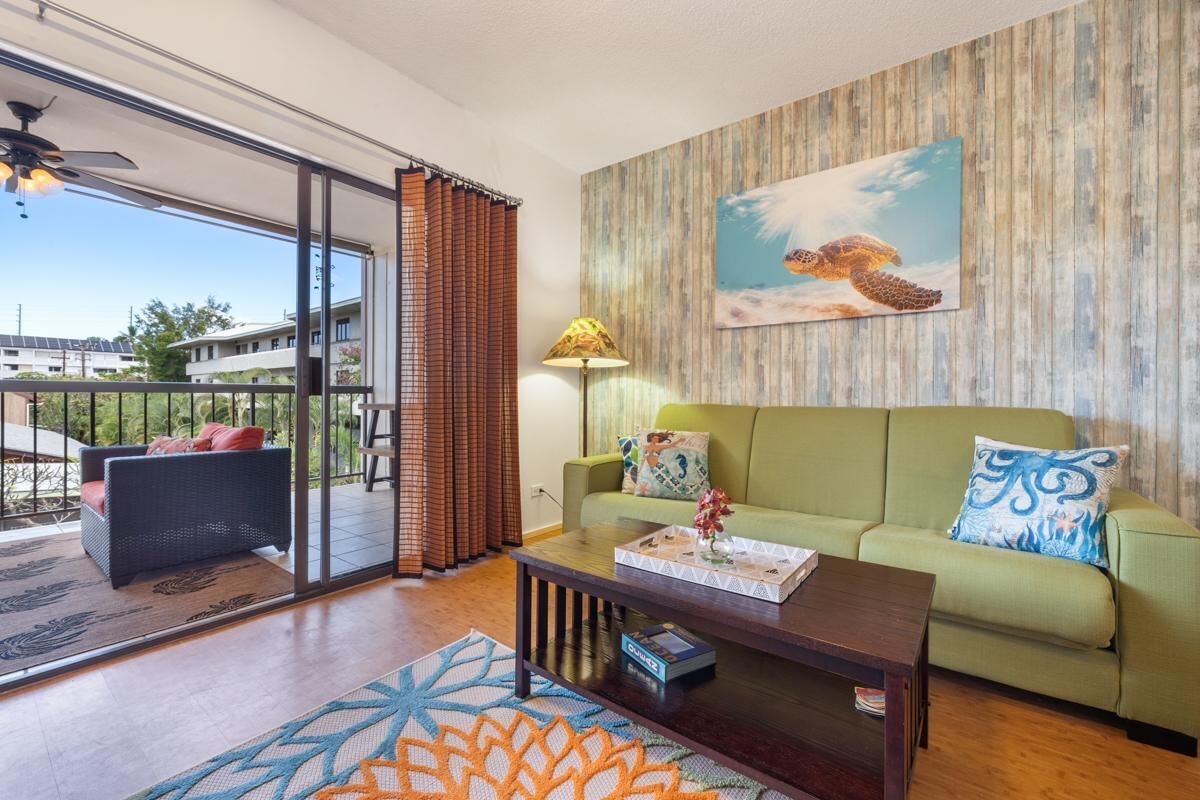 Apartamento em Condomínio Fechado, 1 cama queen-size e sofá-cama (Kona Plaza#217) | Sala de estar | Televisor 