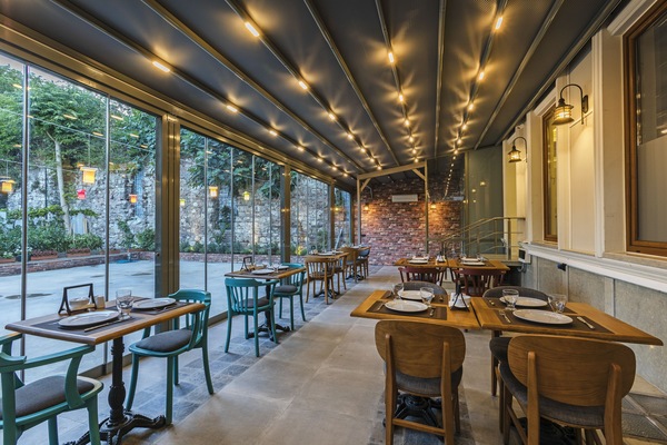 Café da manhã com buffet grátis todos os dias