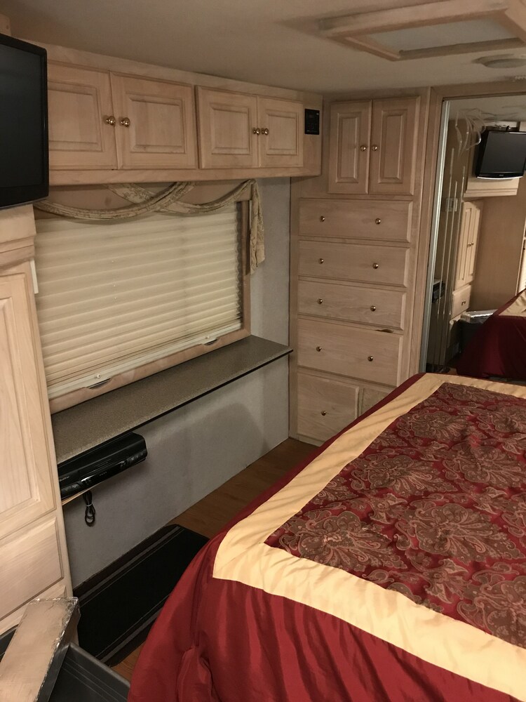 Camper Di Lusso Monoco Dynasty - Sarasota, FL