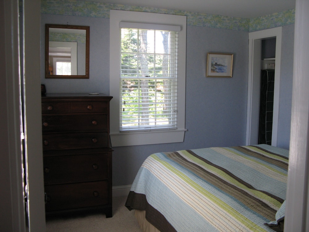 Chatham! 3br House, Large Quiet Yard, 5 Min To Beach, Walk To Shops, Restaurants - Chatham, MA