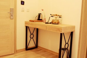 Quarto quádruplo standard | Cofres nos quartos, individualmente decorados