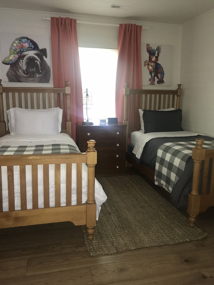 ¡Una Casa Dulce Y Acogedora Con Una Mezcla De Estilo Moderno Y Vintage Te Espera! - Asheville