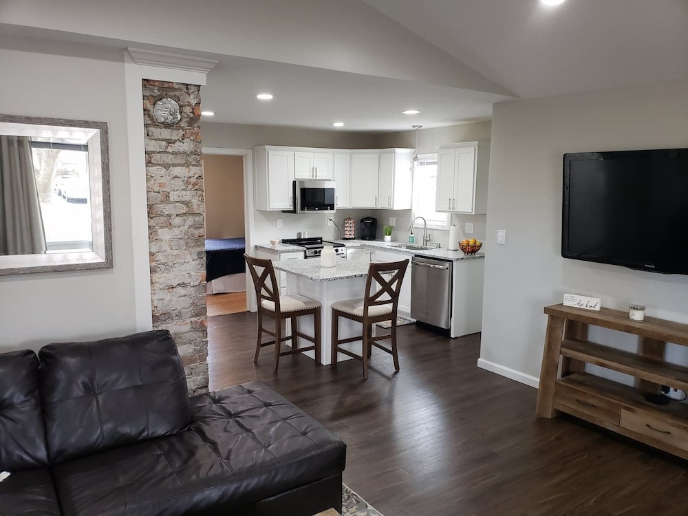 Minutes From Niagara Falls, Shopping And Attractions! - Niagara, WI