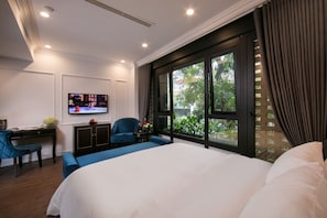 Quarto executivo | Frigobar, cofres nos quartos, escrivaninha, cortinas blackout