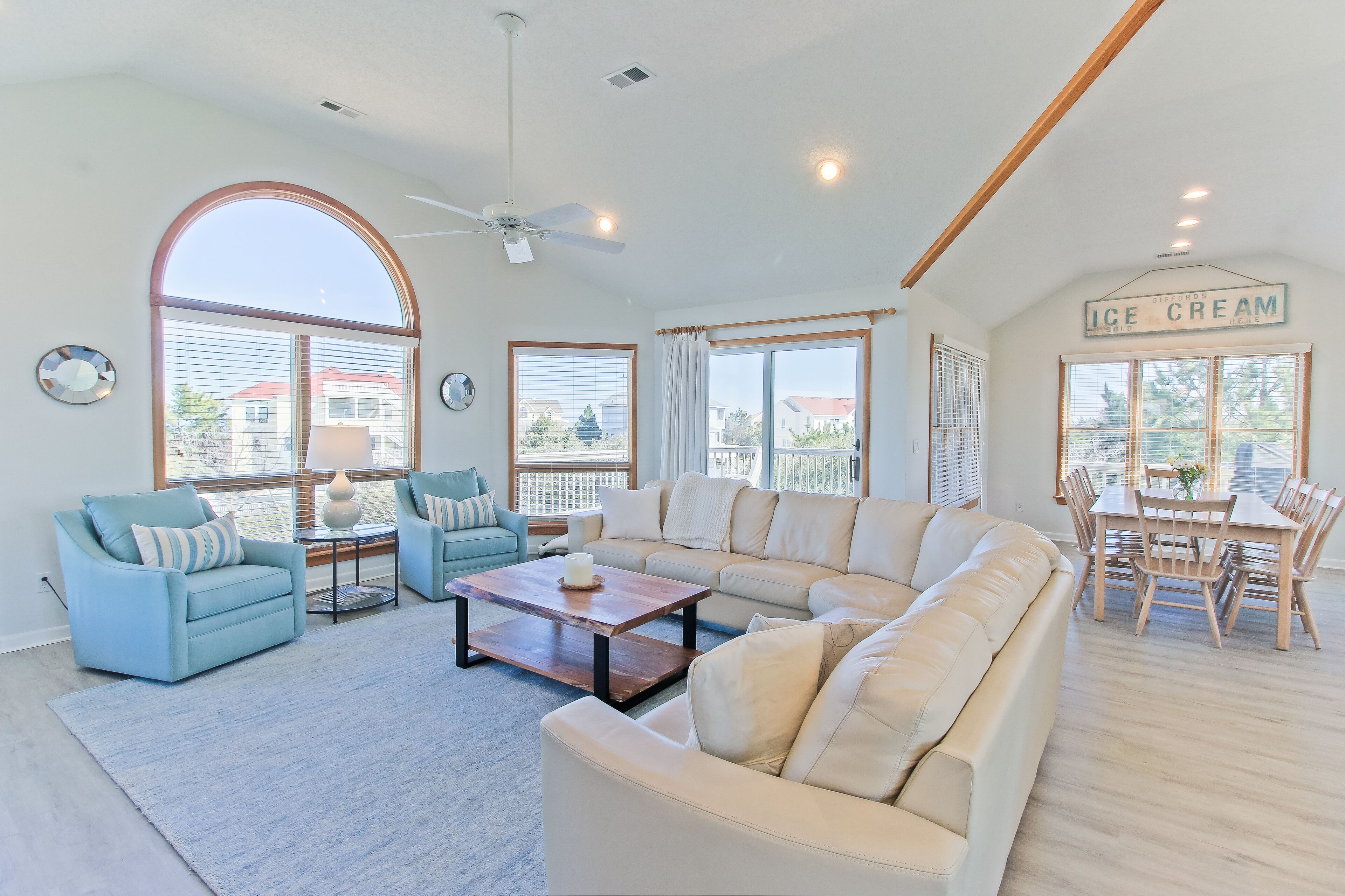 Amazing location! - 200 yards to Beach, Close to Whalehead Club ...