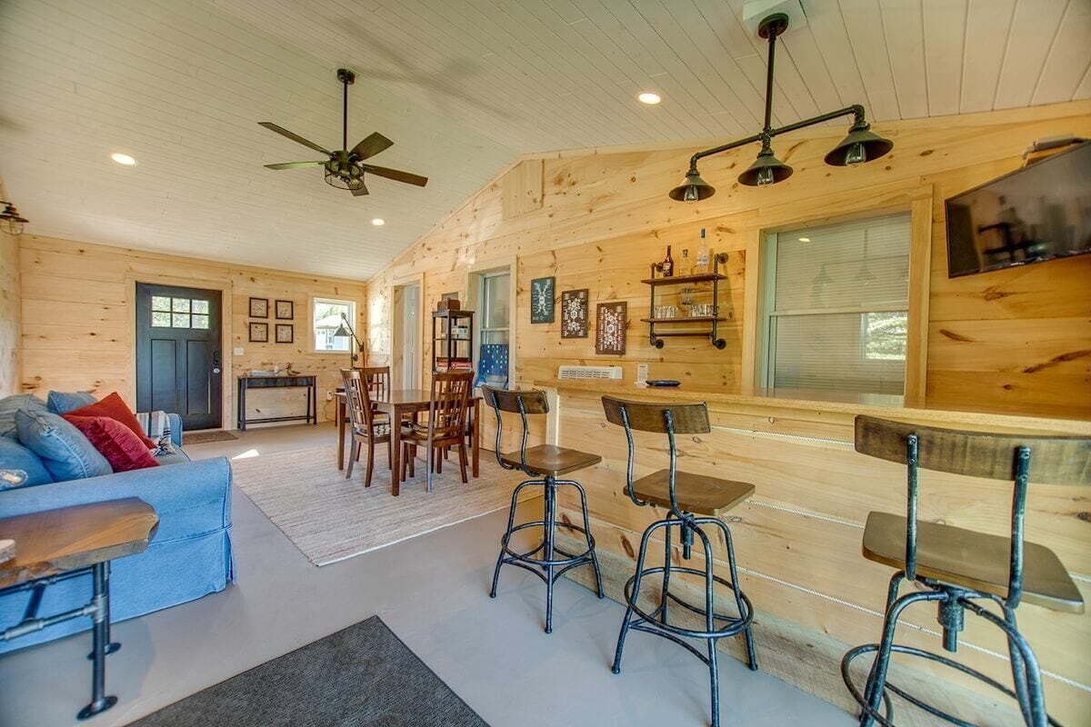 Duckingham Cottage: Private Lakefront, Waneta Lake - Dundee, NY