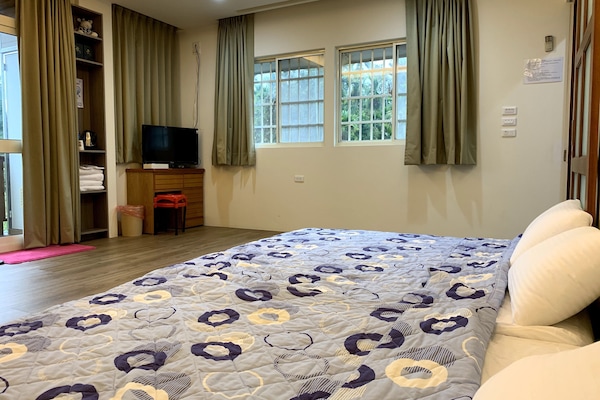 Quarto Duplo Comfort, varanda, vista para a montanha | Roupa de alta qualidade, camas de colchão pillowtop, secretária