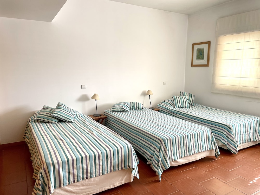 Incredible Apartment With Balcony And Parking - Lagos