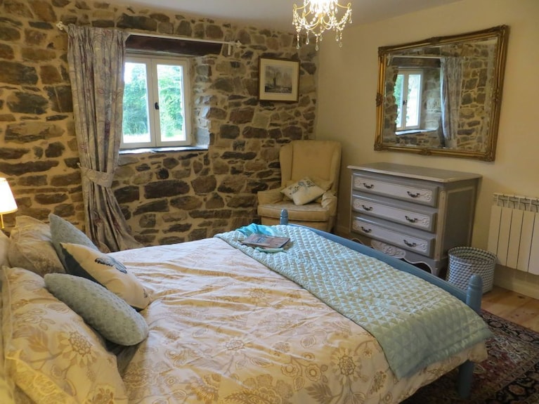 Cottage Côtier Avec Piscine Chauffée Et Jardins, à 10 Minutes De La Plage - Plomodiern