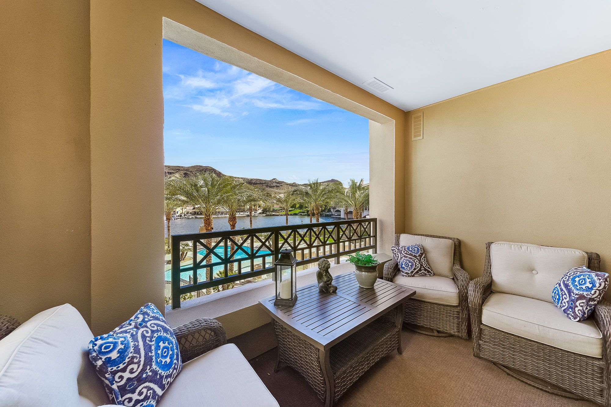 Luxury Suite: Wake To Lake & Pool Views - Henderson, NV