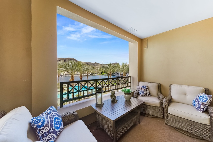 Luxury Suite: Wake To Lake & Pool Views - Henderson, NV