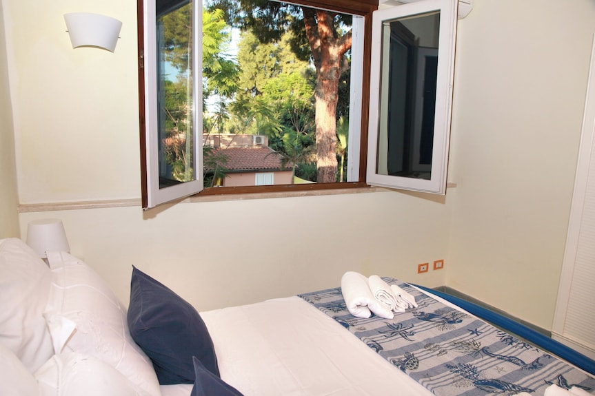 Elégante Villa De Style Sicilien Dans Le Port De Plaisance De Marina Di Portorosa - Oliveri