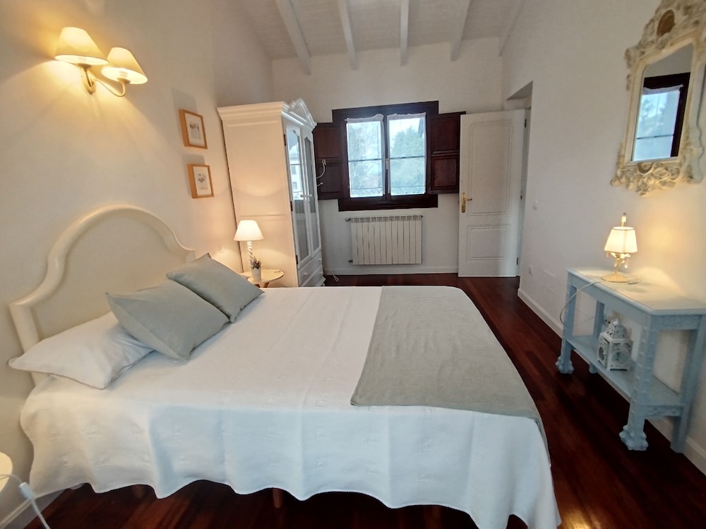 Chalet Con Amplio Jardin Próximo Al Parque De Cabárceno - Cantabria