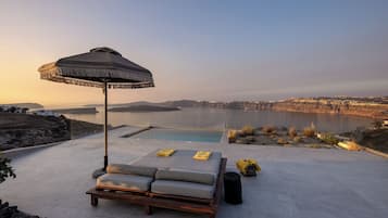 Villa Sénior, piscina privativa, vista para o mar | Terraço/pátio interior