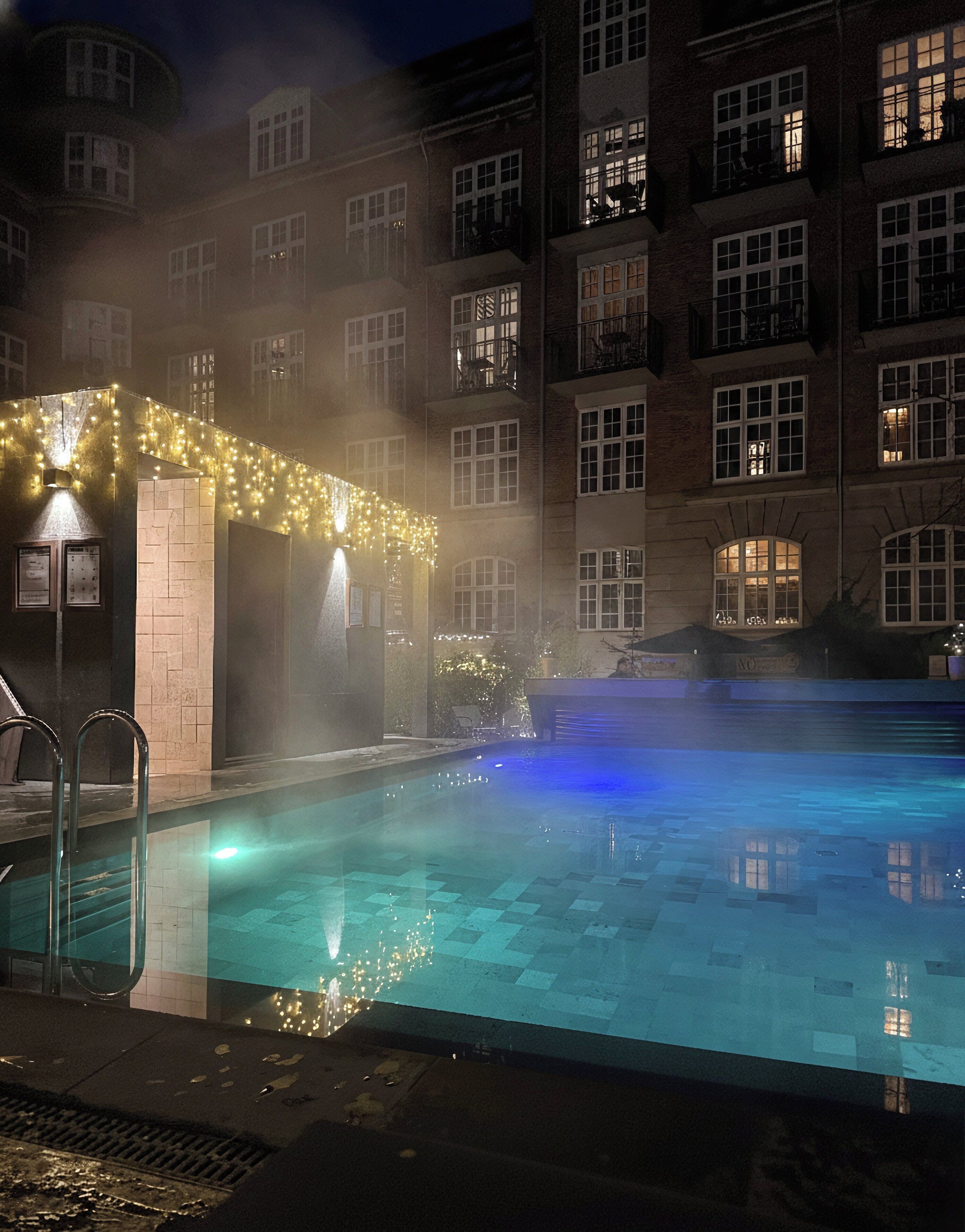 Piscina exterior, uma piscina aquecida 