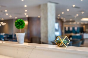 Café da manhã feito na hora todos os dias mediante uma taxa