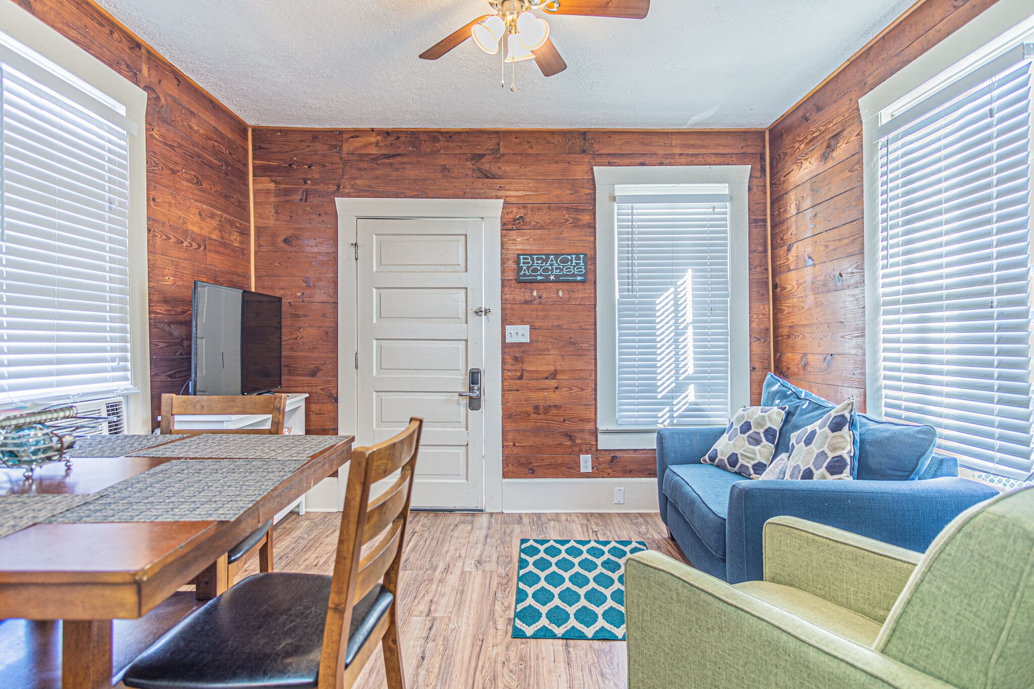 Half Pint! Pet Friendly, Sleeps 6 - Galveston