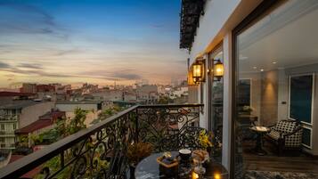 Quarto casal lua de mel, 1 cama King, sacada (Esplendor) | Frigobar, cofres nos quartos, escrivaninha, cortinas blackout