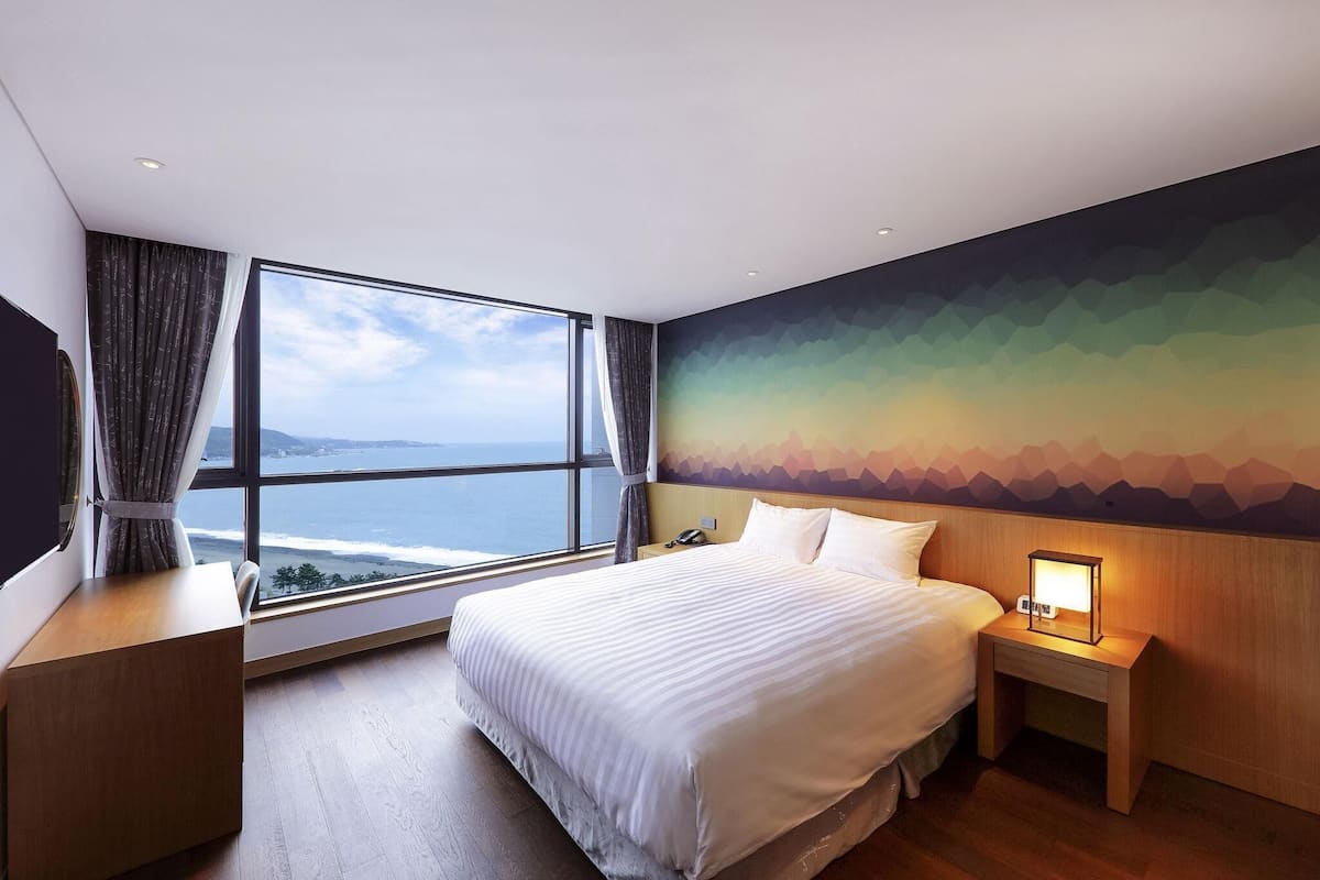 Privilege, Suíte superior, 1 cama King e sofá-cama, vista para o oceano | Roupas de cama premium, cofres nos quartos, escrivaninha