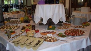 Pequeno-almoço tipo buffet diário incluído 