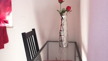 Quarto Duplo, casa de banho privativa (Passion) | Com decoração personalizada, com mobília individualizada, secretária
