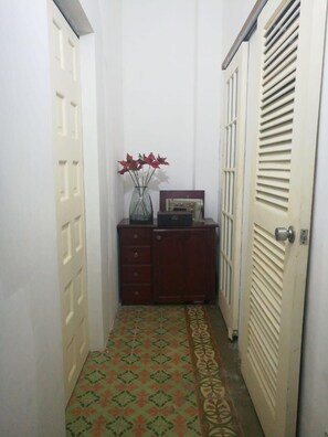 Quarto Twin Económico, 2 camas individuais | Sala de estar