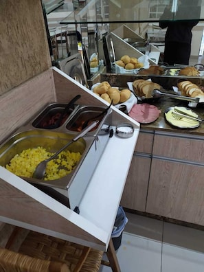 Pequeno-almoço completo diário incluído