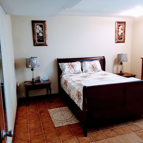 The House In  Great Neighborhood, Walking Distance To Park, Dinning And Beach. - Lynnwood, WA