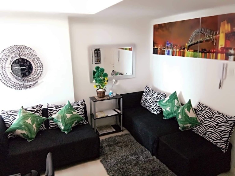 Azure Paris Hilton Beach Resort & Residences @ 1932 Maui Tower - Las Piñas