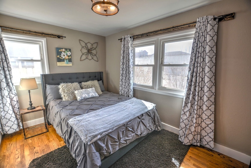 Newly Renovated 3 Bed/1 Bath - Old Colorado City, Downtown, & Garden Of The Gods - Cheyenne Mountain Zoo, Colorado Springs