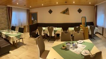 Pequeno-almoço tipo buffet diário incluído