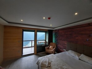 Suíte empresarial | Roupas de cama premium, escrivaninha, quartos à prova de som