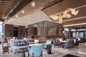 2 restaurantes, cozinha local e internacional 