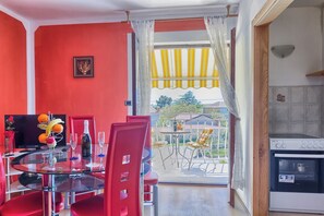 Apartamento, 1 quarto, não fumadores | Sala de estar | TV de ecrã plano, ténis de mesa