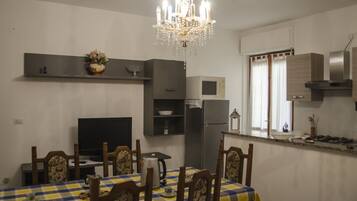 Apartamento, 2 quartos | Refeições no quarto