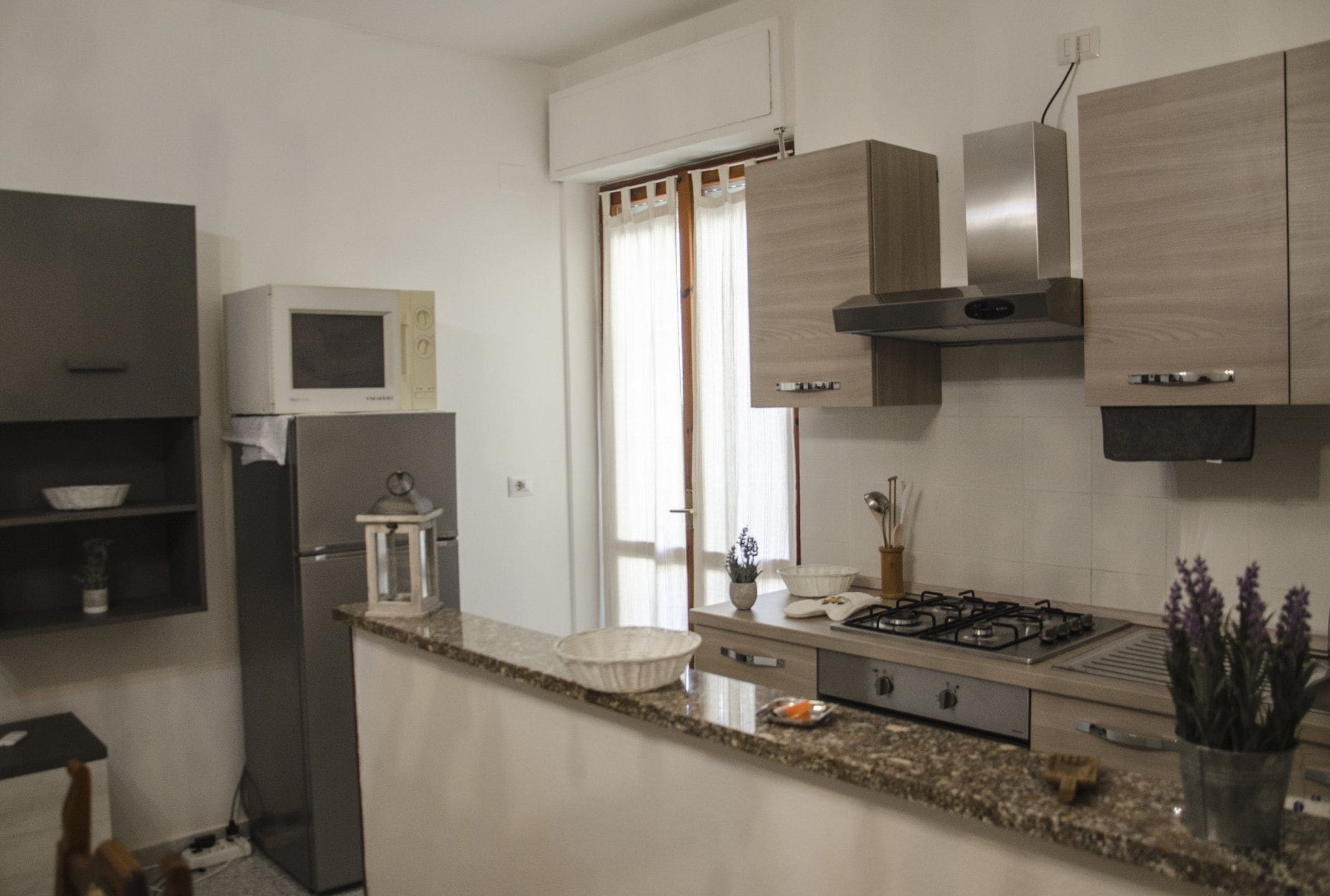 Apartamento, 2 quartos | Cozinha privada | Um frigorífico, um micro-ondas, um forno, uma placa de cozinha 