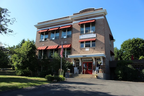 Northside School B&b - Idaho