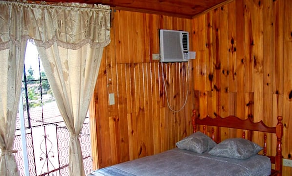 Quarto casal, 1 cama de casal | Cofres nos quartos, Wi-Fi de cortesia, roupa de cama
