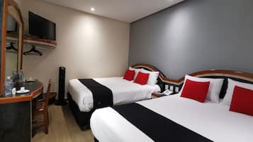 Quarto Superior, 2 camas de casal | 1 quarto, secretária, Wi-fi grátis, roupa de cama fornecida
