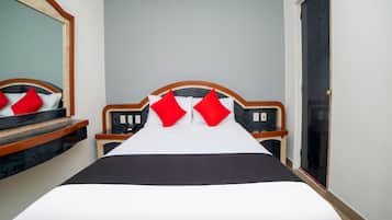 Quarto standard | Escrivaninha, Wi-Fi de cortesia, roupa de cama