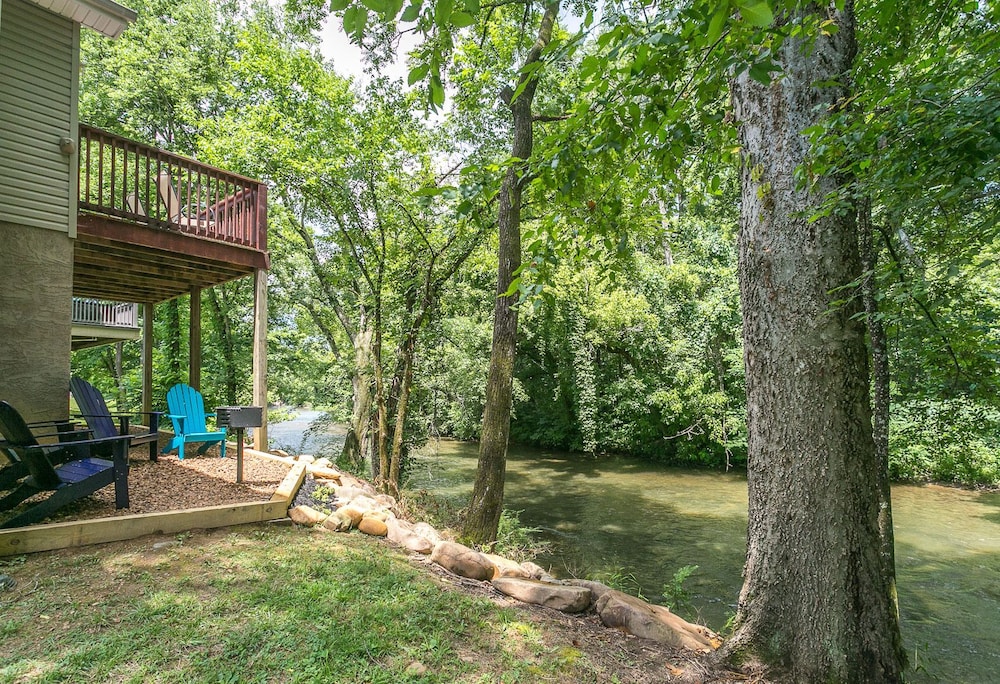 Summer Time At Pedaller's Rest-1 Mile From Pkwy - Pigeon Forge, TN