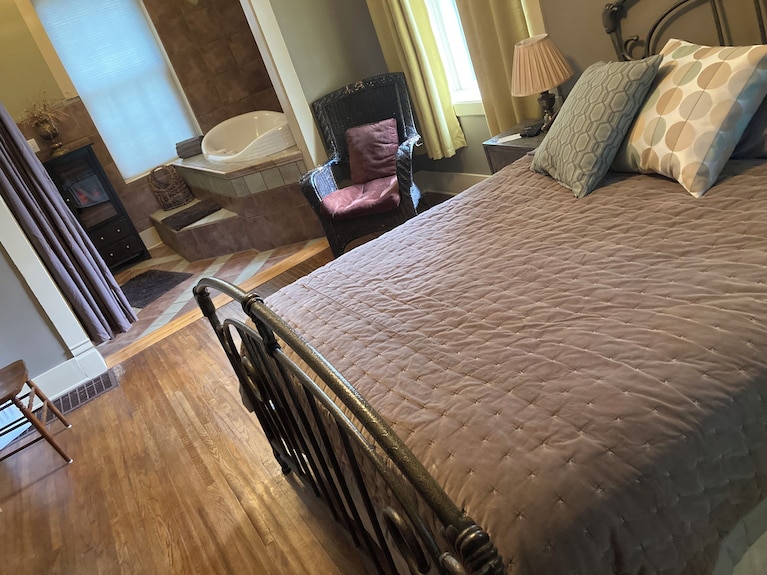 Histórico, Tranquilo, Elegante, Mezcla De Moderno Y Original. - Iowa