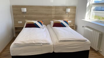 Quarto Quádruplo Familiar, acessível, casa de banho privativa | Lençóis de algodão egípcio, roupa de alta qualidade, secretária