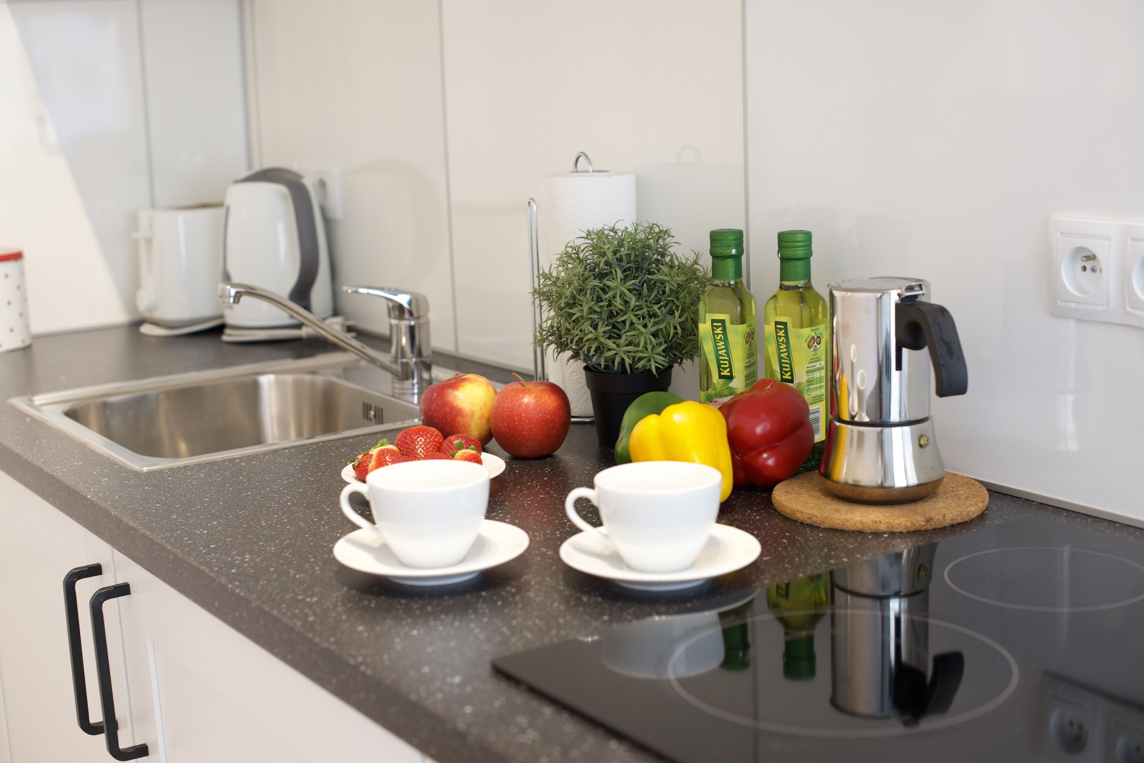 Estúdio Comfort (7) | Kitchenette privada | Uma máquina de café expresso, uma cafeteira/bule, um frigorífico 