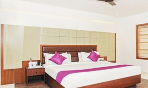 Quarto premium, 1 cama King | Quartos à prova de som, ferros/tábuas de passar roupa