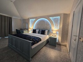 Quarto triplo luxo | Roupas de cama premium, camas com colchões pillow-top