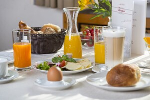 Pequeno-almoço tipo buffet diário incluído 