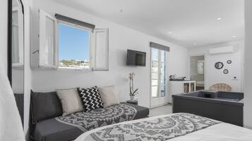 Deluxe City View Suite with Indoor Hot Tub | 1 quarto, cofre no quarto, quartos insonorizados